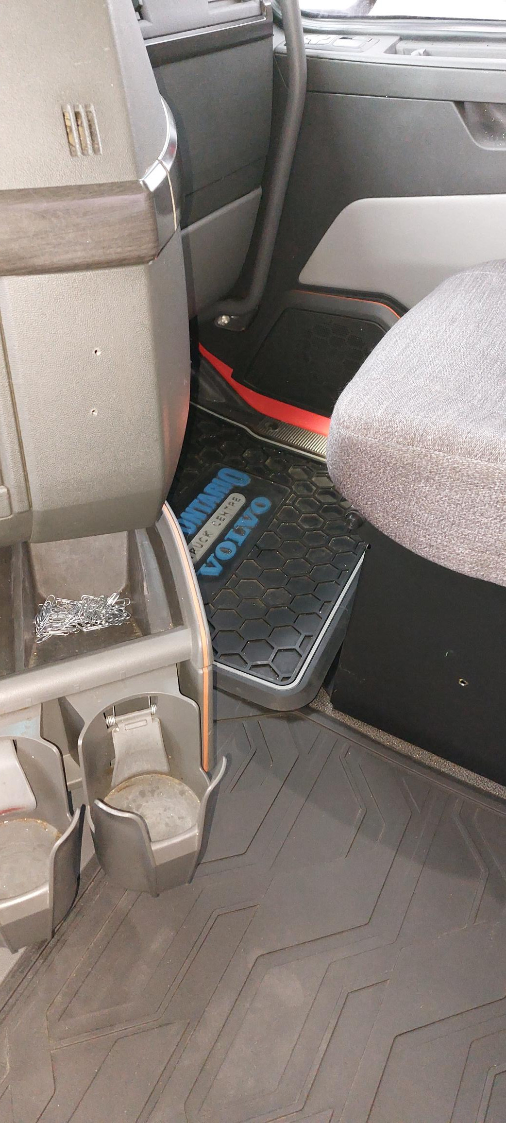 2019 Volvo VNX 300 Day Cab Highway Tractor - I-3173 - Eagle Equipment